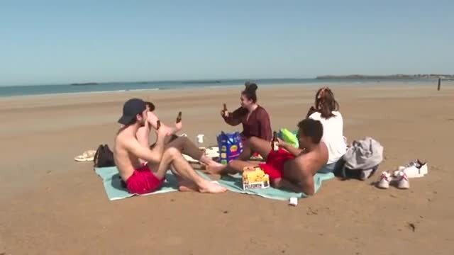 french beach goers