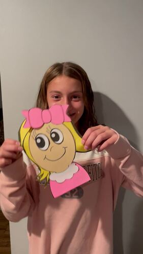 Cindy Lou Who - Simple Christmas Craft by Allyson - Stickers and Stars