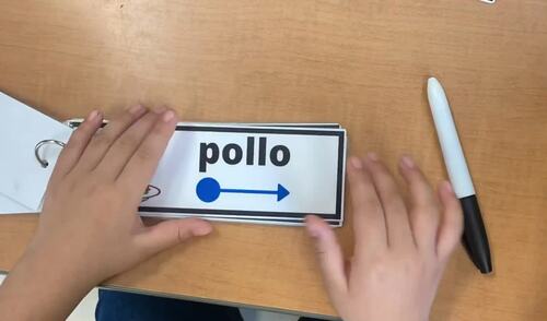 Deletrea, silabea, lee y escribe by Dual Language Helper Ayudante Bilingue