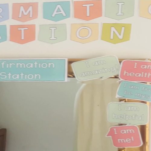 Affirmation station for encouraging a growth mindset in a classroom display