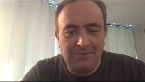 Video with Python code that builds a geometrical progression, middle school