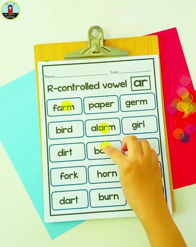 R Controlled Vowels Word Hunt Worksheet by The Joy in Teaching | TPT
