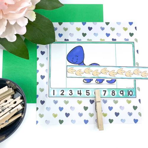 Dinosaur Tracks Non-Standard Measurement Activities by Turner Tots