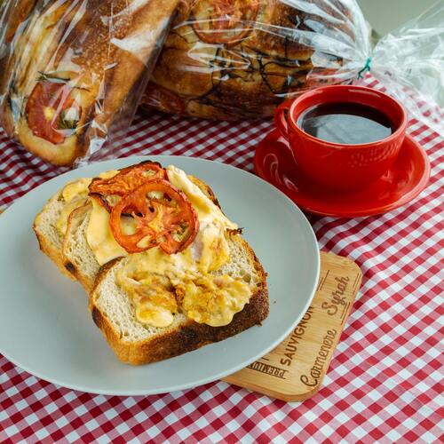 How to Cook Cheese Eggs and Turkey Bacon on the Yummy Delicious Cooking ...