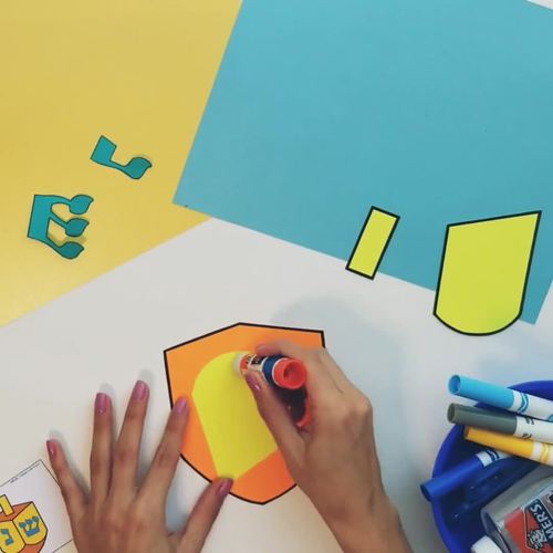 Dreidel Craft | Hanukkah Crafts | Janucá by The Kinder Clubhouse