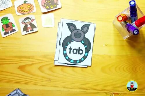 Halloween CVC Flashcards by The Joy in Teaching | TPT