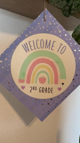 Editable Welcome to 1st Grade Pastel Rainbow Signs--English and Spanish