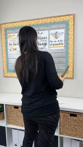 Bee Classroom Decor: GROWTH MINDSET POSTERS by Learning with Kiki