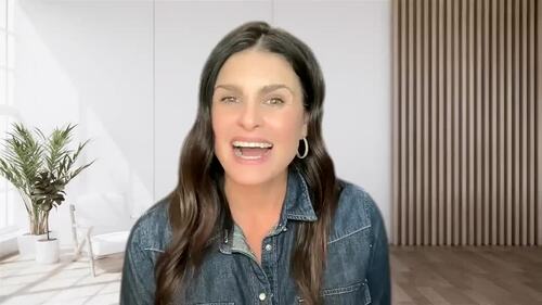 VIDEO TUTORIAL: How to Create Slideshow Presentation Canva Course Back ...