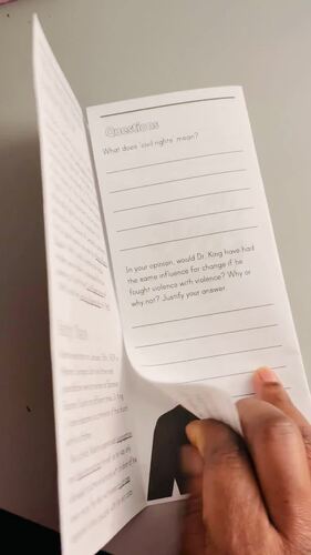 Black History Month - Martin Luther King Reading Comprehension Brochure