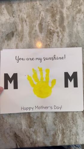 Handprint Kid Crafts: MOM - Just add a handprint! Mother's Day, Holidays
