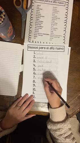 Spanish New Years Interactive Notebook Activity ~ Las 12 Uvas #NewStart2023