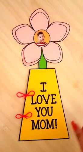 Mother's Day Flower Writing Card Craft by Hamna Million's Little Learners