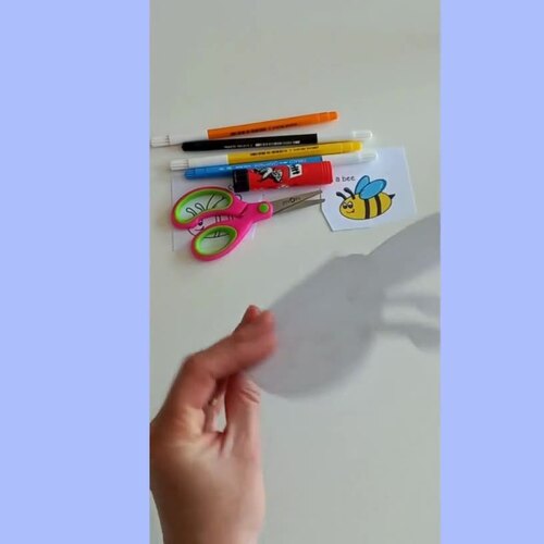 Bee cut and paste, Easy bee cut out in B&W, Bee craft activity preschool